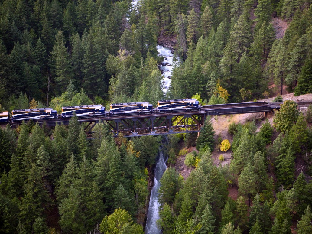 Rocky Mountain Train Rides on Rocky Mountaineer
